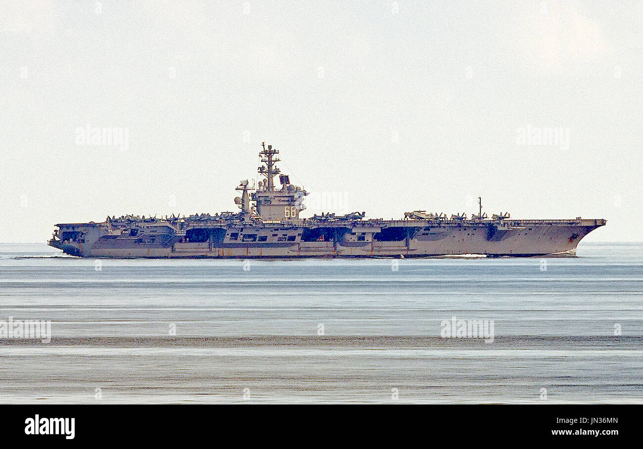 The nuclear powered United States Navy aircraft carrier USS Nimitz (CVN ...