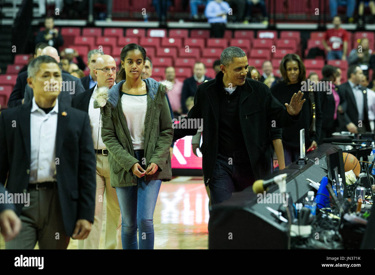 From L to R, Malia Obama, United States President Barack Obama and ...