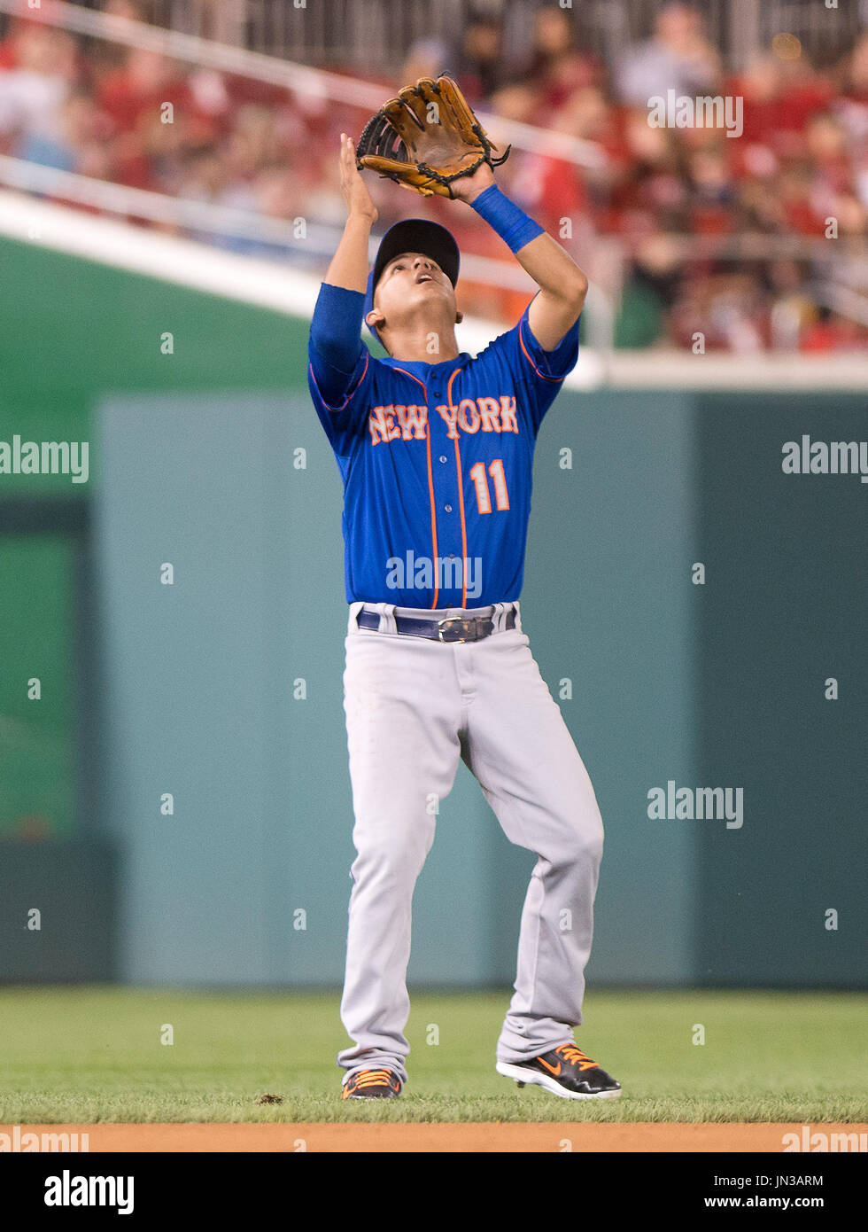 New York Mets shortstop Ruben Tejada (11) fields a pop fly of the bat ...
