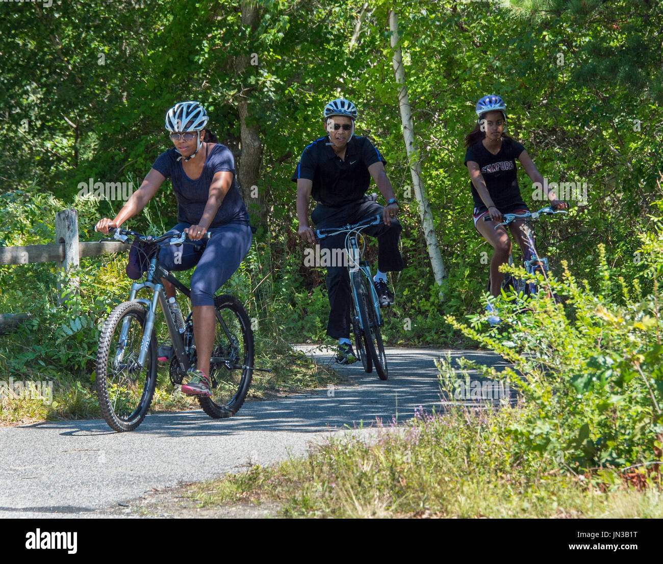 First lady Michelle Obama, left, United States President Barack Obama ...
