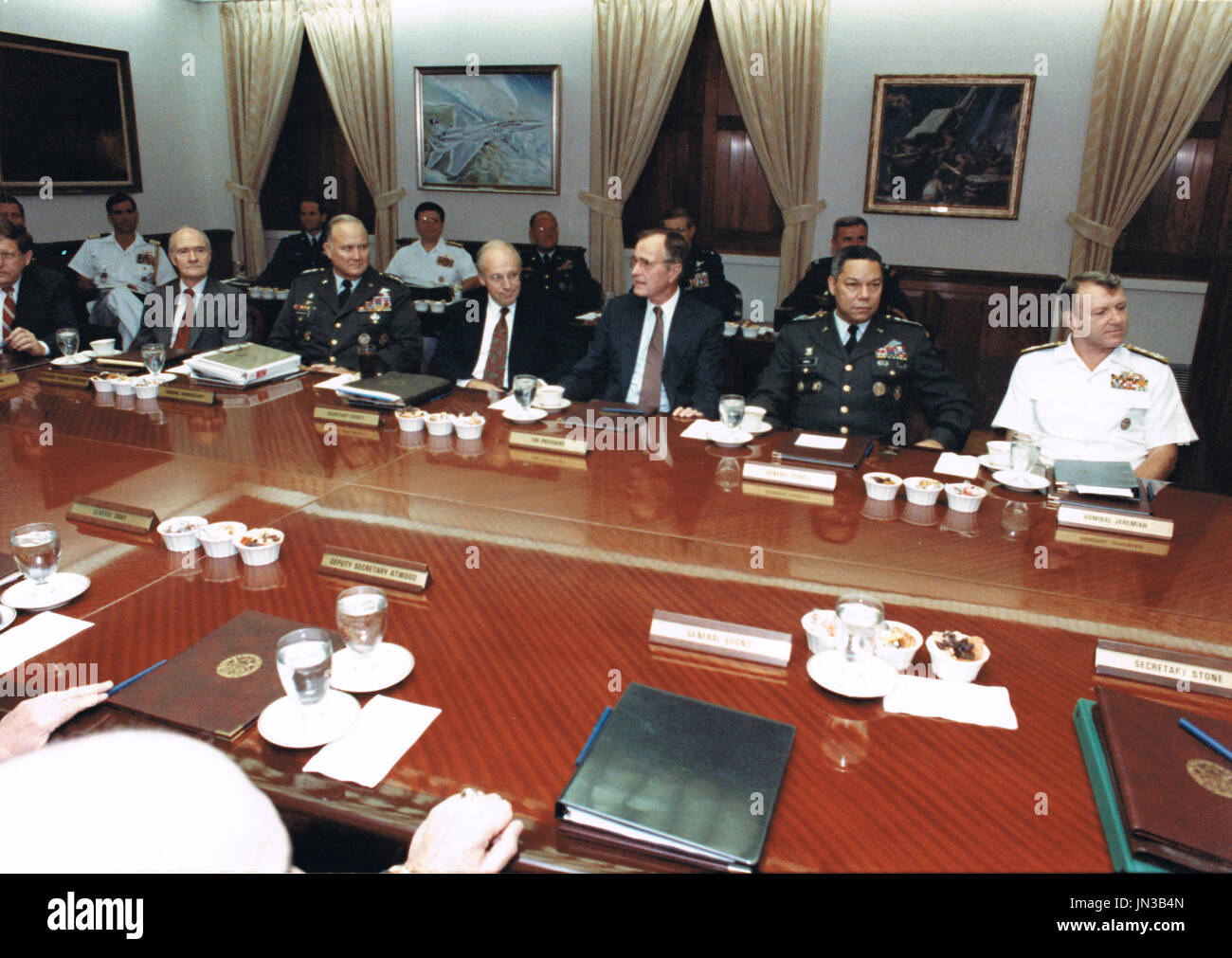 United States President George H.W. Bush meets with his military ...