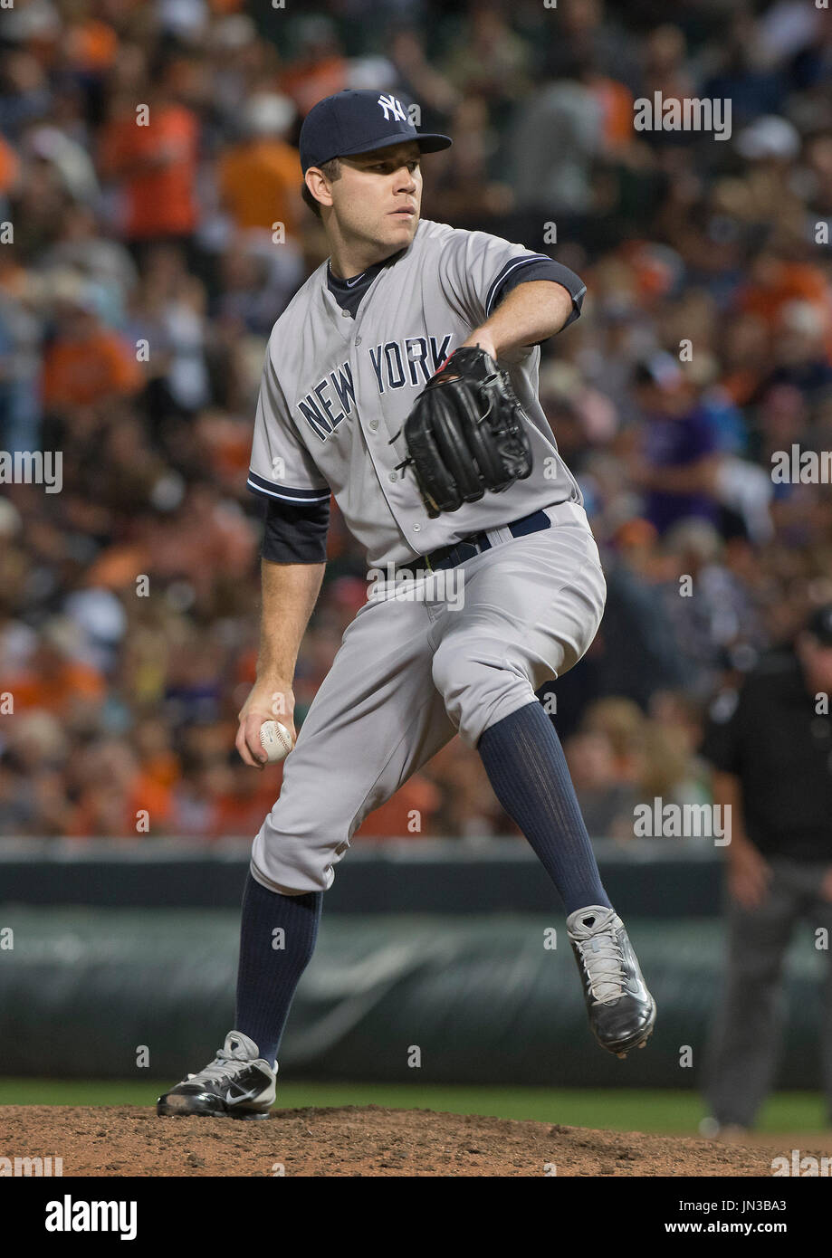 New York Yankees pitcher David Phelps (41) works in the seventh inning ...