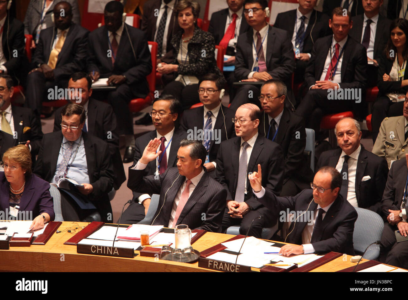 Members of the United Nations Security Council vote on the resolution ...