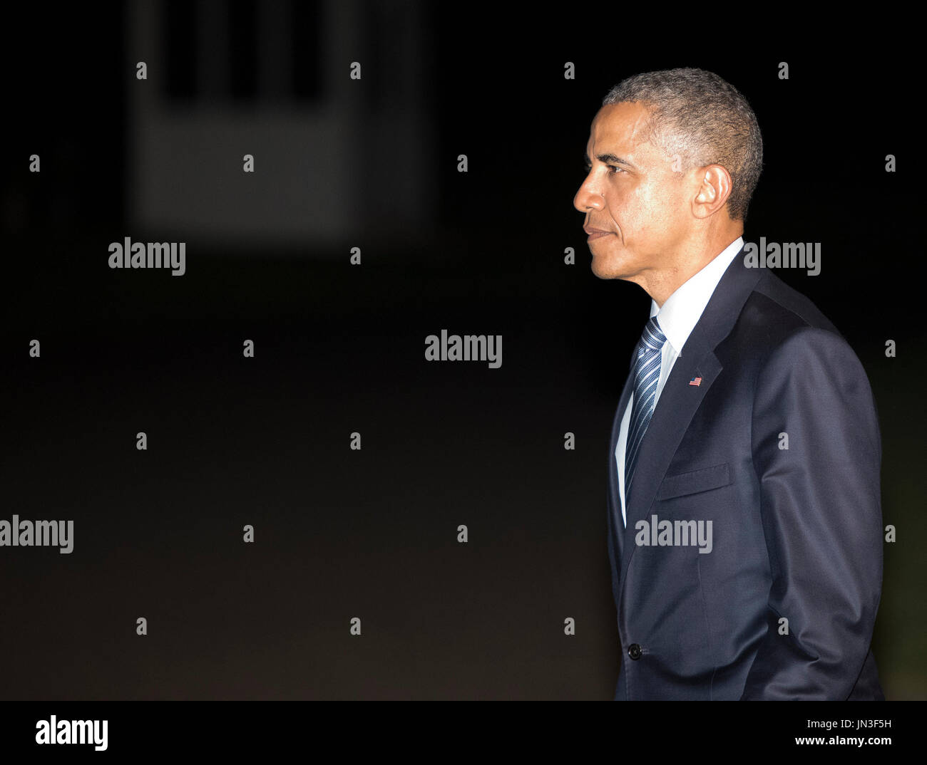 United States President Barack Obama returns to the South Lawn of White ...
