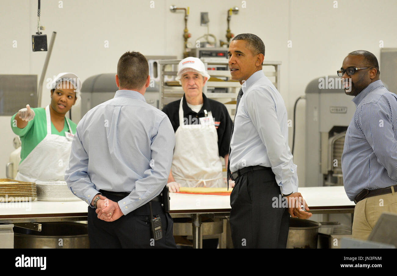 United States President Barack Obama (C) visits with Costco bakers ...