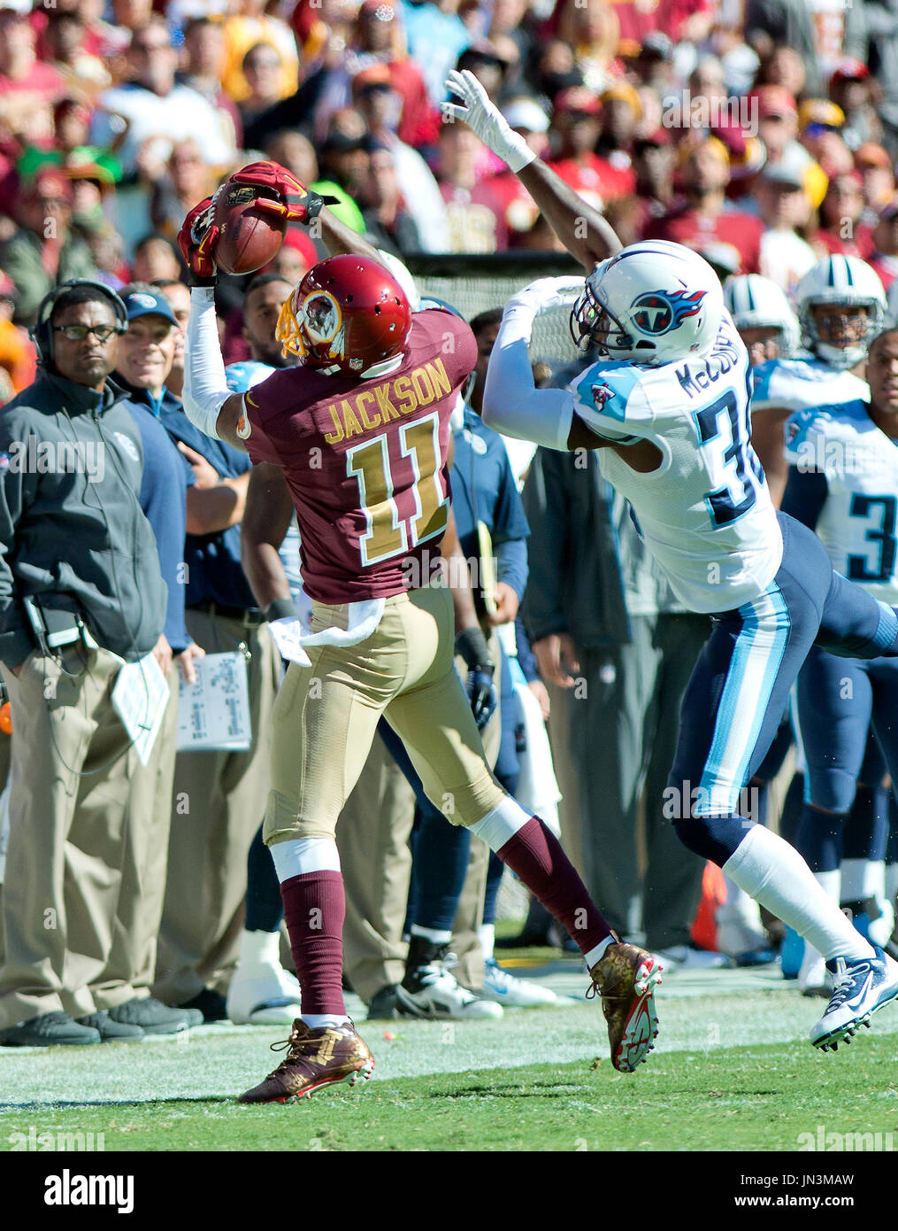 Washington Redskins wide received DeSean Jackon (11) makes a catch over ...