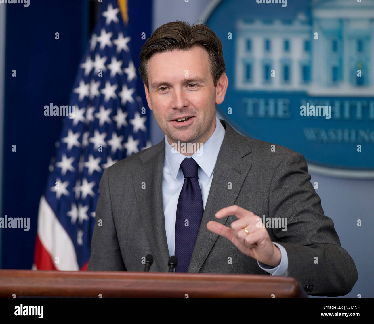 White House Press Secretary Josh Earnest holds the daily briefing in ...