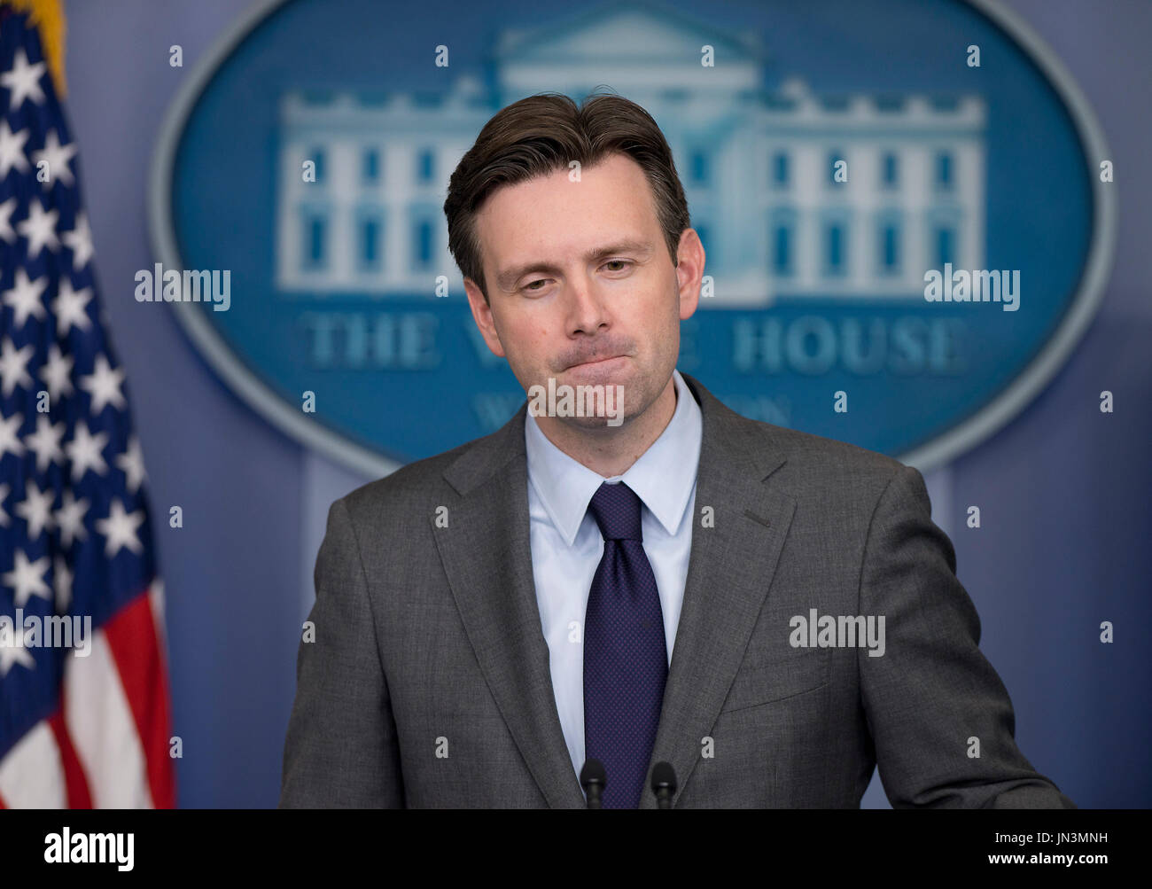 White House Press Secretary Josh Earnest holds the daily briefing in ...