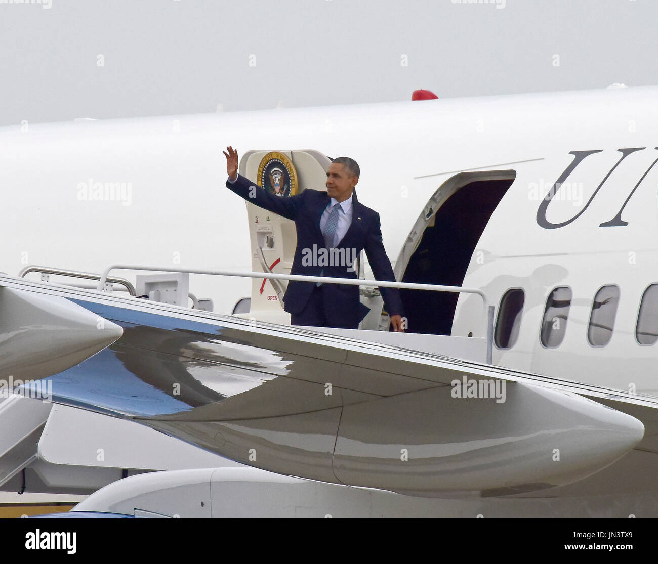 United States President Barack Obama boards Air Force One for a flight ...