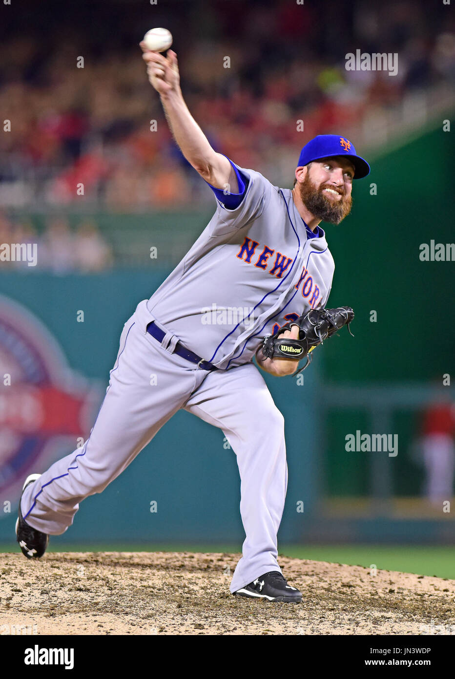 New York Mets relief pitcher Bobby Parnell (39) works in the eighth ...