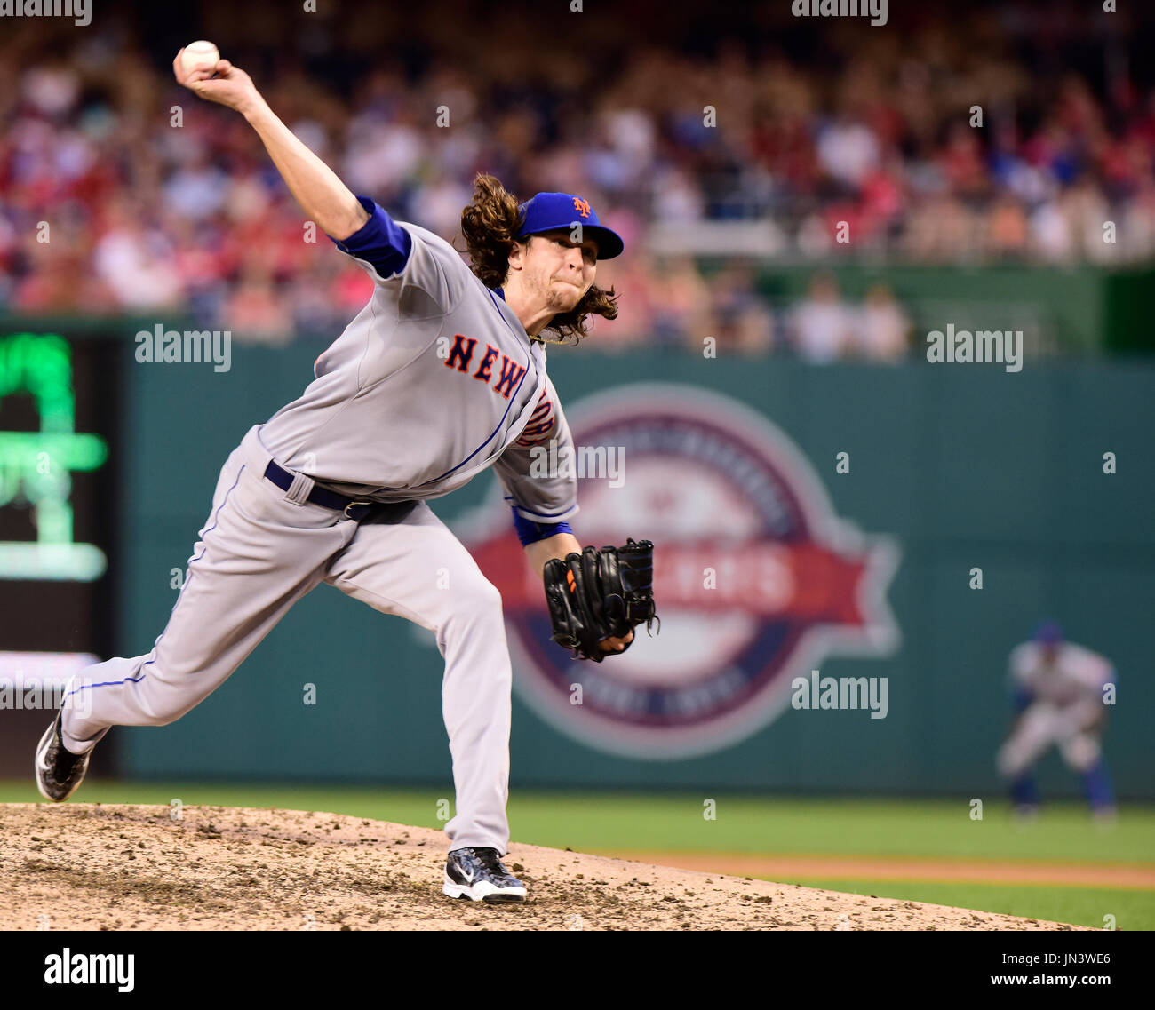 New York Mets starting pitcher Jacob deGrom (48) works in the fifth ...