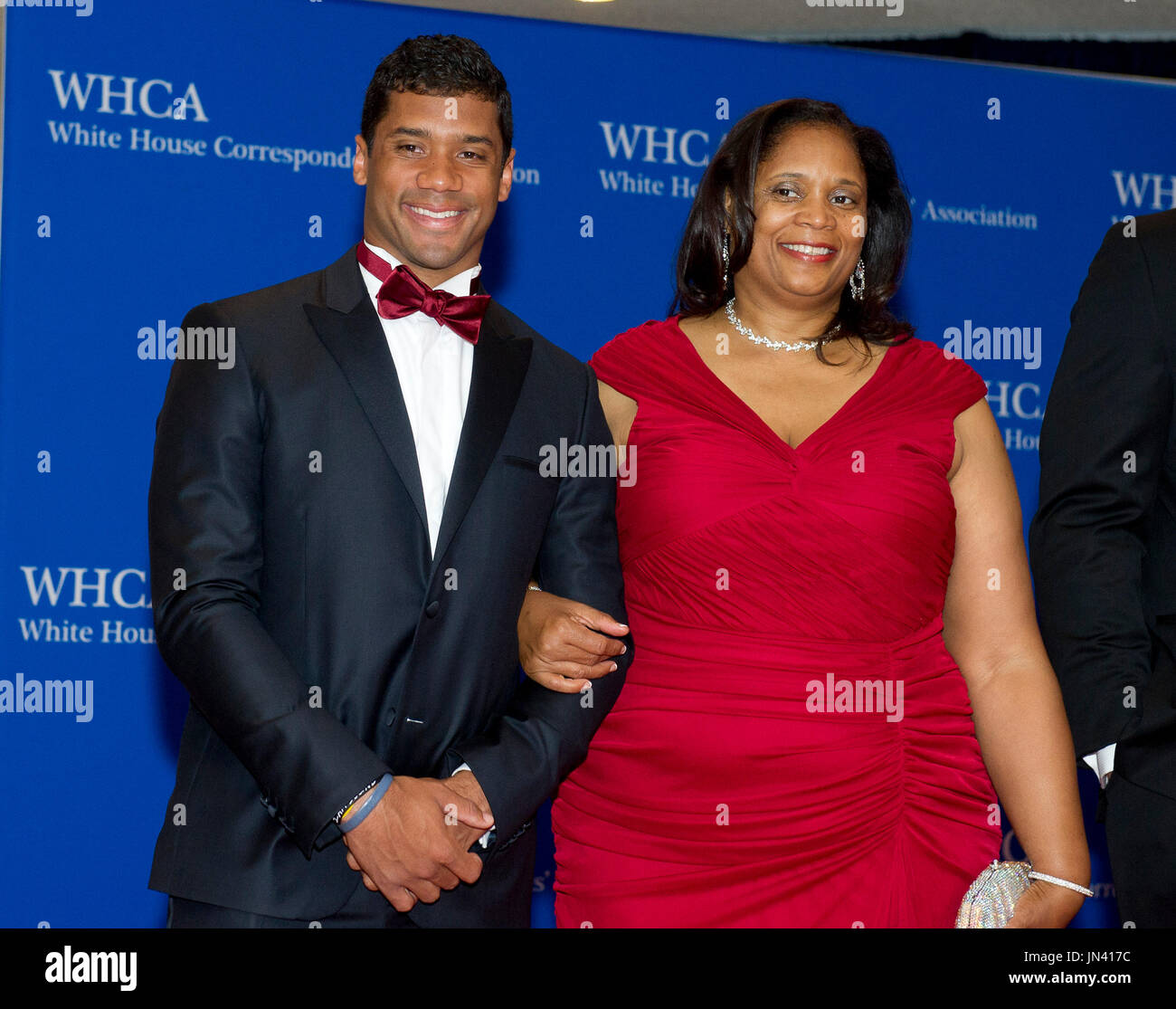 Russell Wilson and his mother, Tammy, arrive for the 2014 White House ...