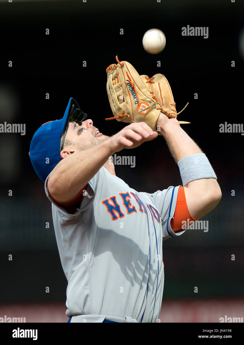 New York Mets third baseman David Wright (5) catches a pop-up from the ...