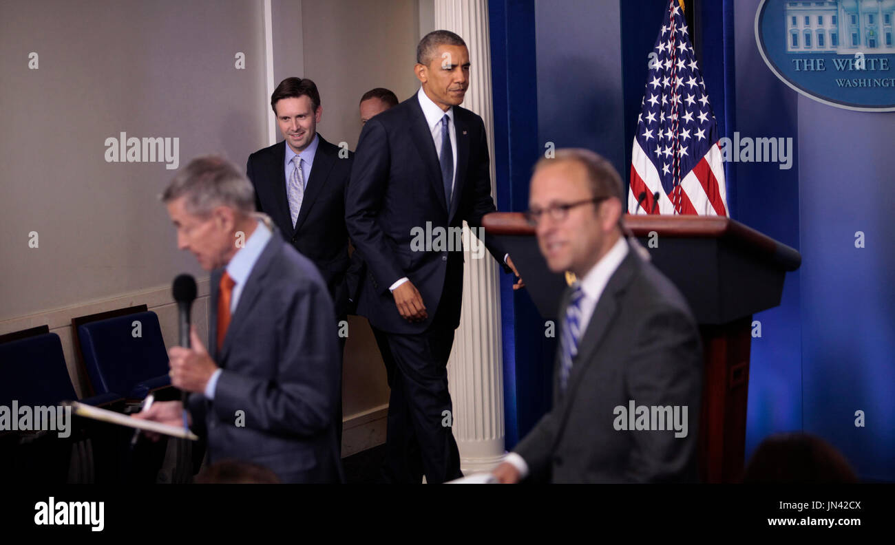 United States President Barack Obama arrives to make a statement at the ...