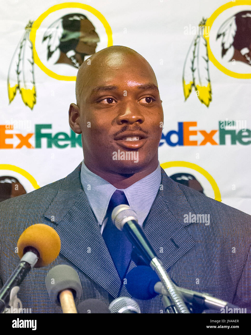 Washington Redskins running back Stephen Davis (48) speaks to the media ...