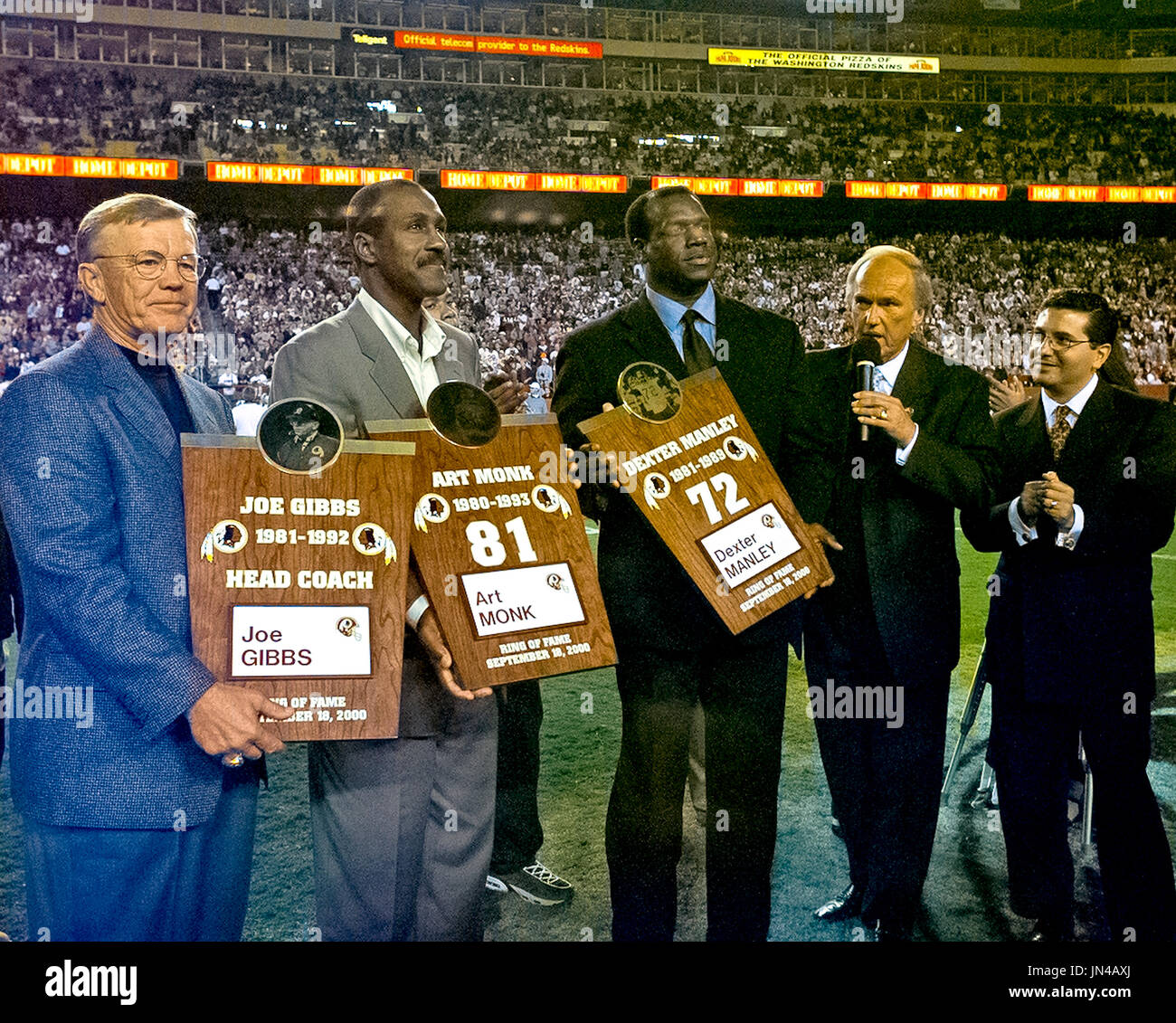 Washington Redskins legends are introduced as the newest inductees in ...