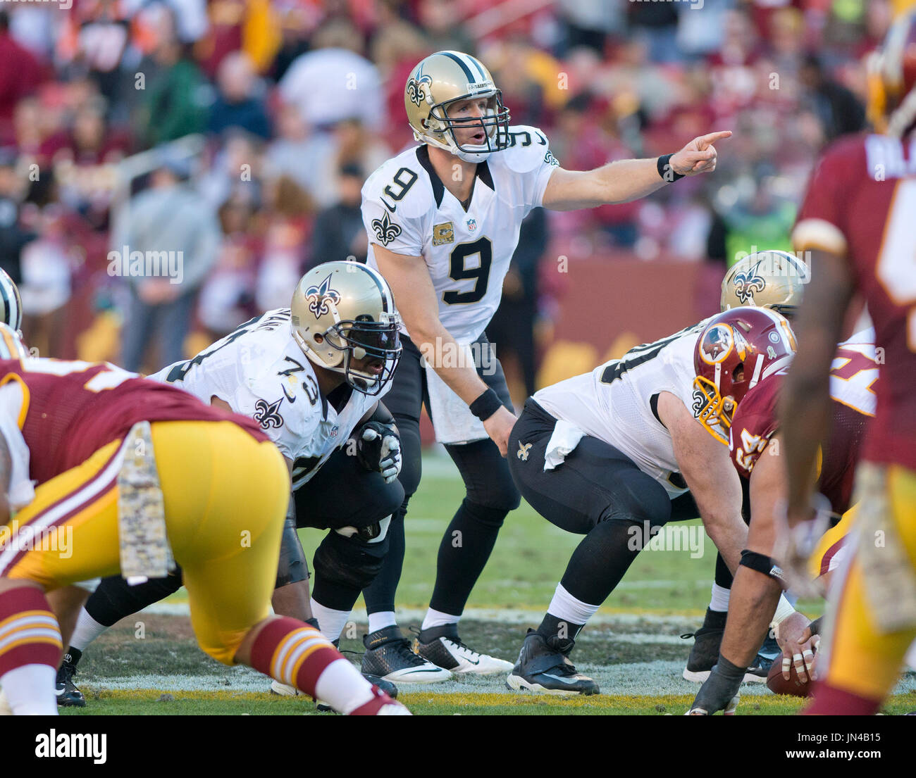 New Orleans Saints quarterback Drew Brees (9) directs the offense late ...