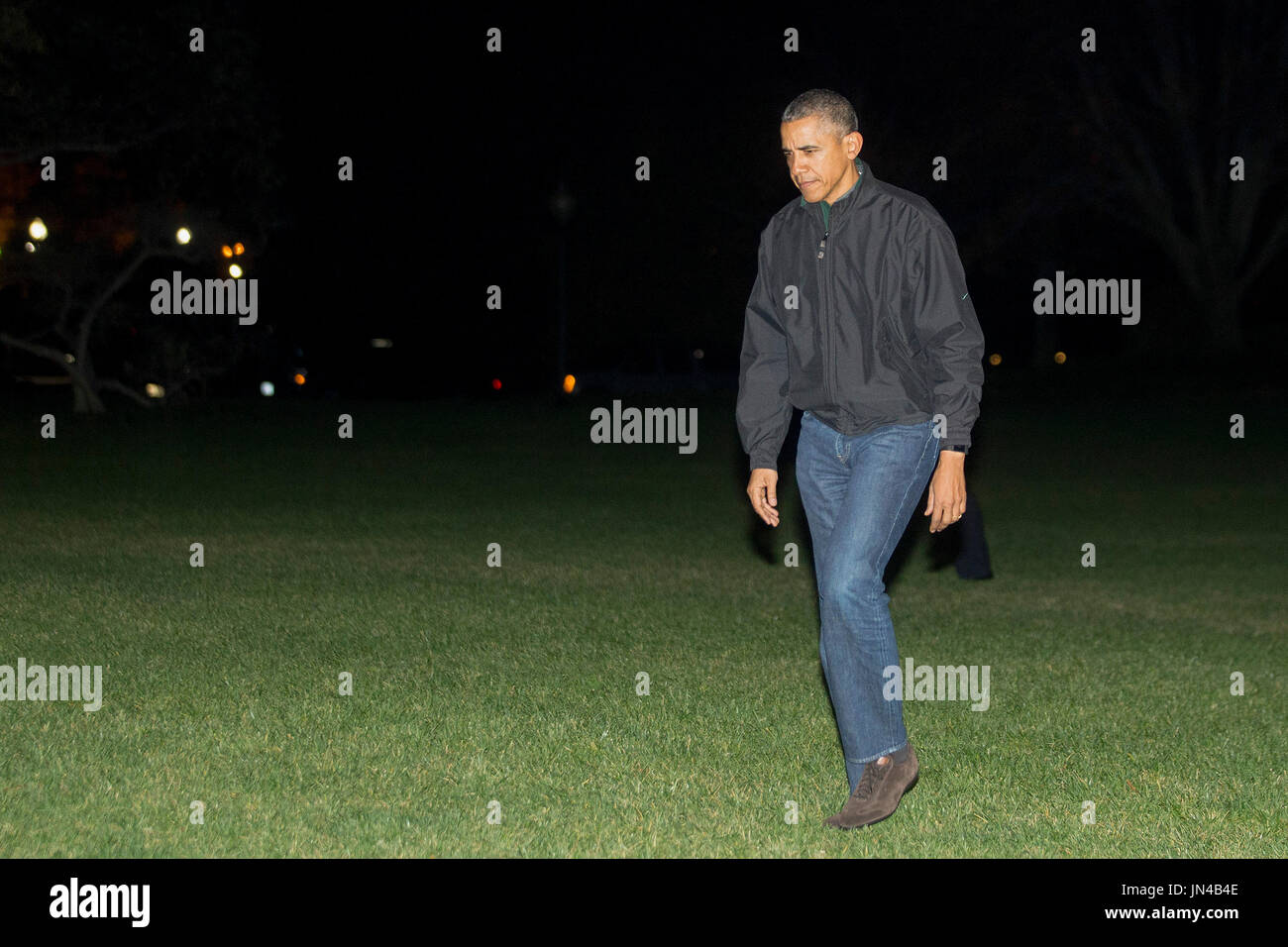 United States President Barack Obama walks towards the White House on ...