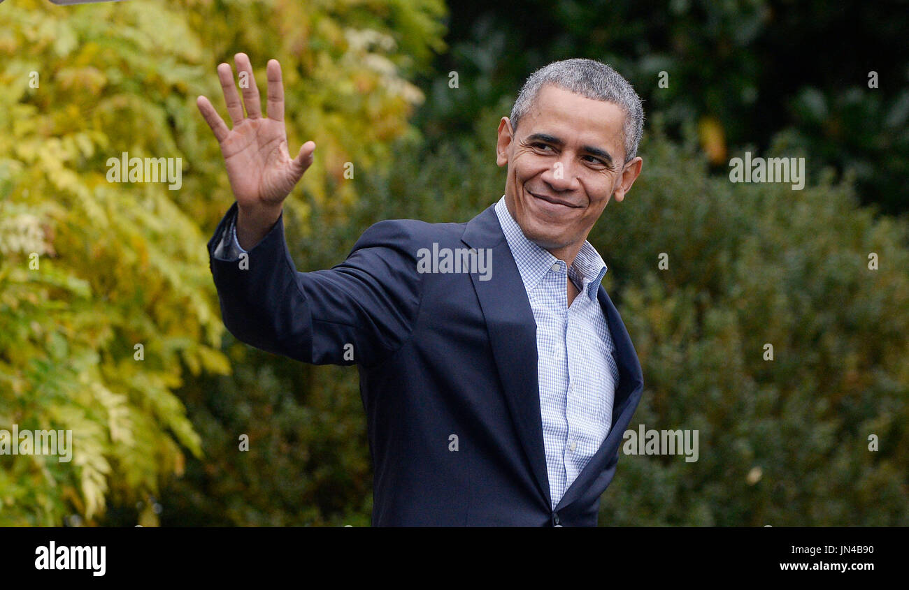 United States President Barack Obama walks across the South Lawn before ...