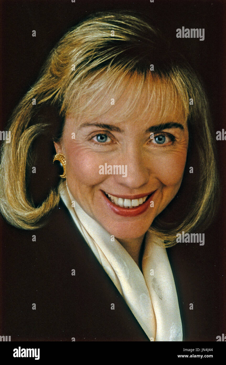 "Official" Portrait of First Lady Hillary Rodham Clinton taken in ...