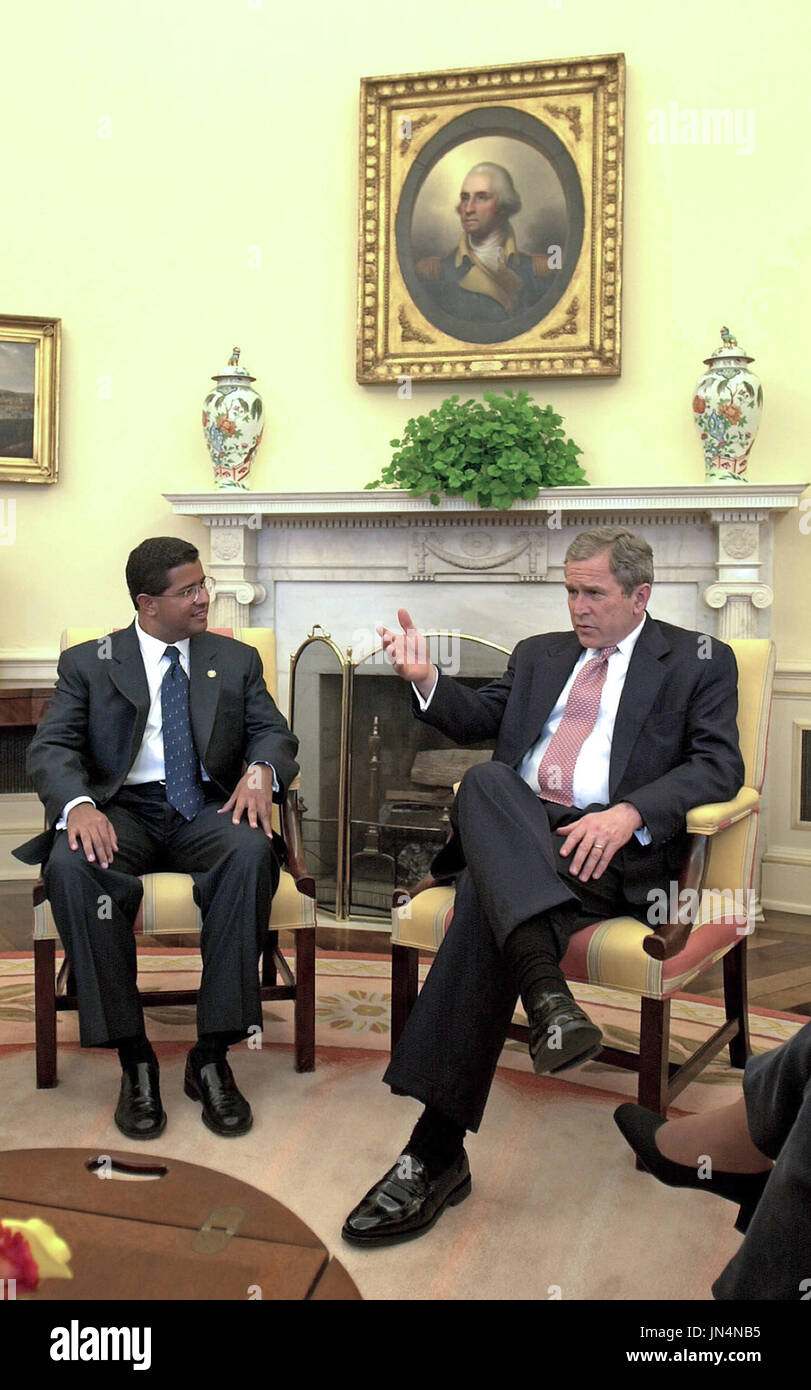 United States President George W. Bush speaks with President Francisco ...