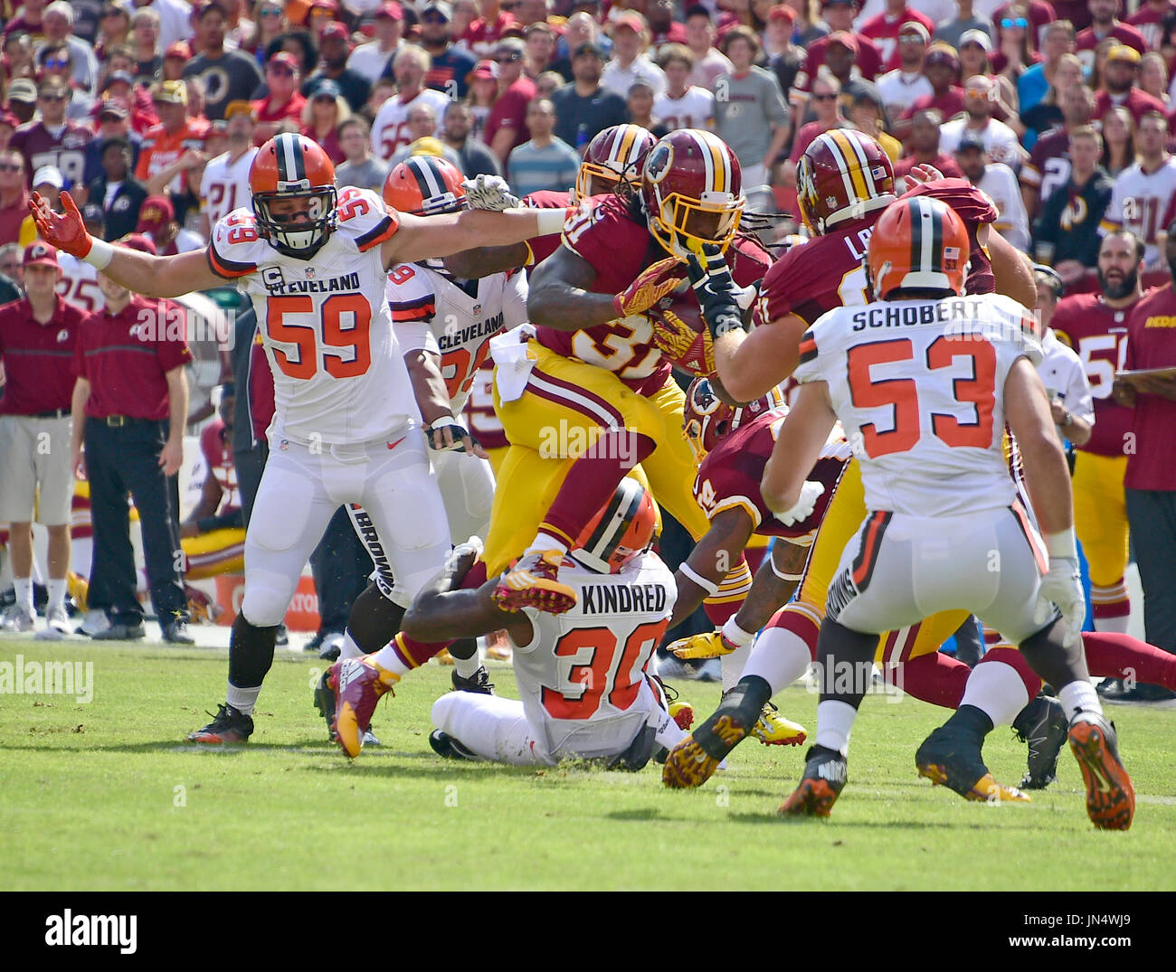 Washington Redskins running back Matt Jones (31) carries the ball early ...