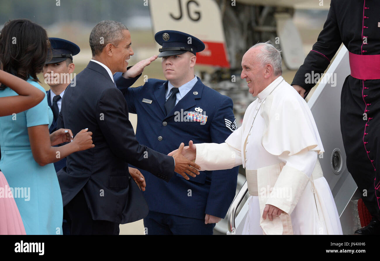 United States President Barack Obama greets His Holiness Pope Francis ...