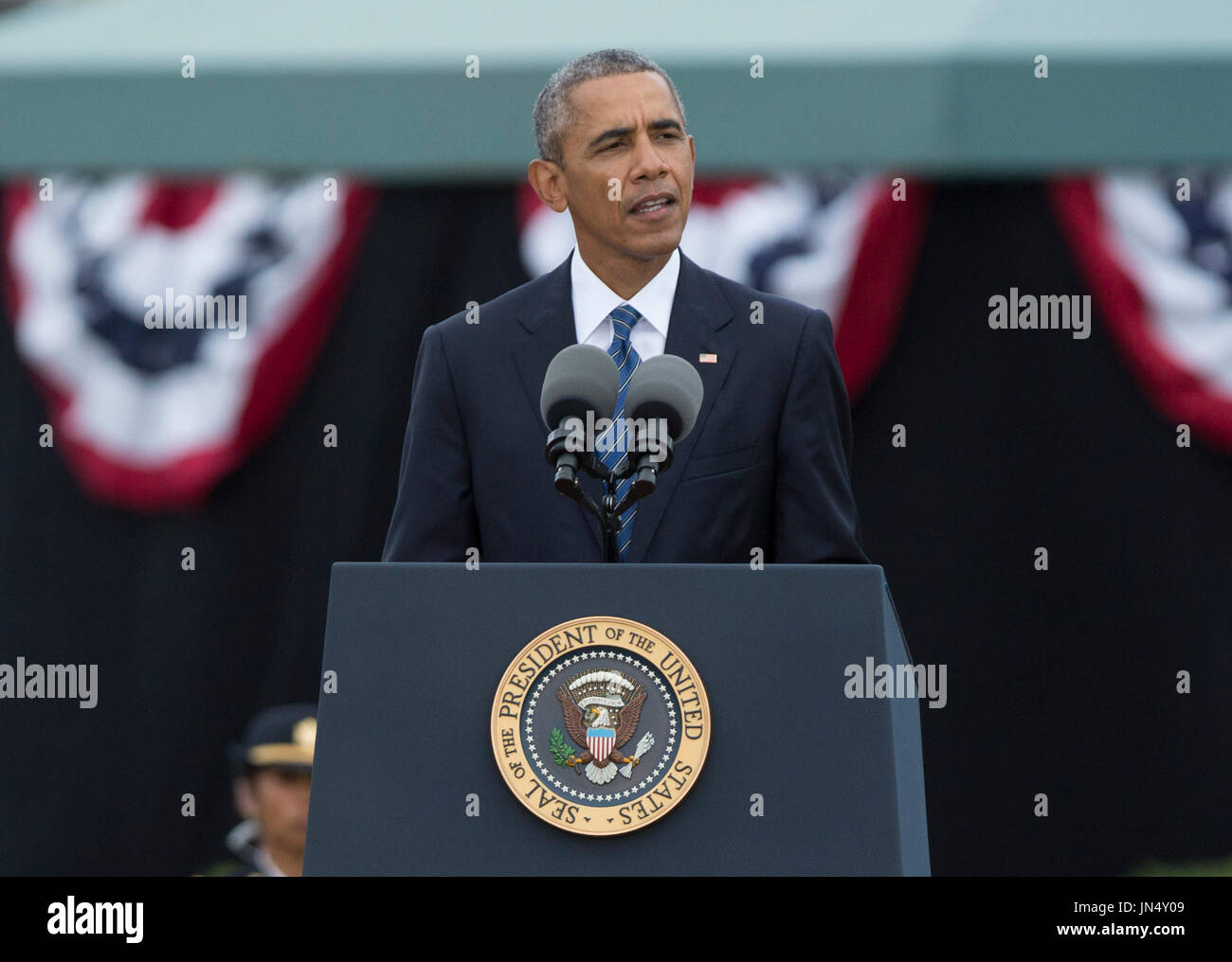 US President Barack Obama delivers remarks during the retirement ...
