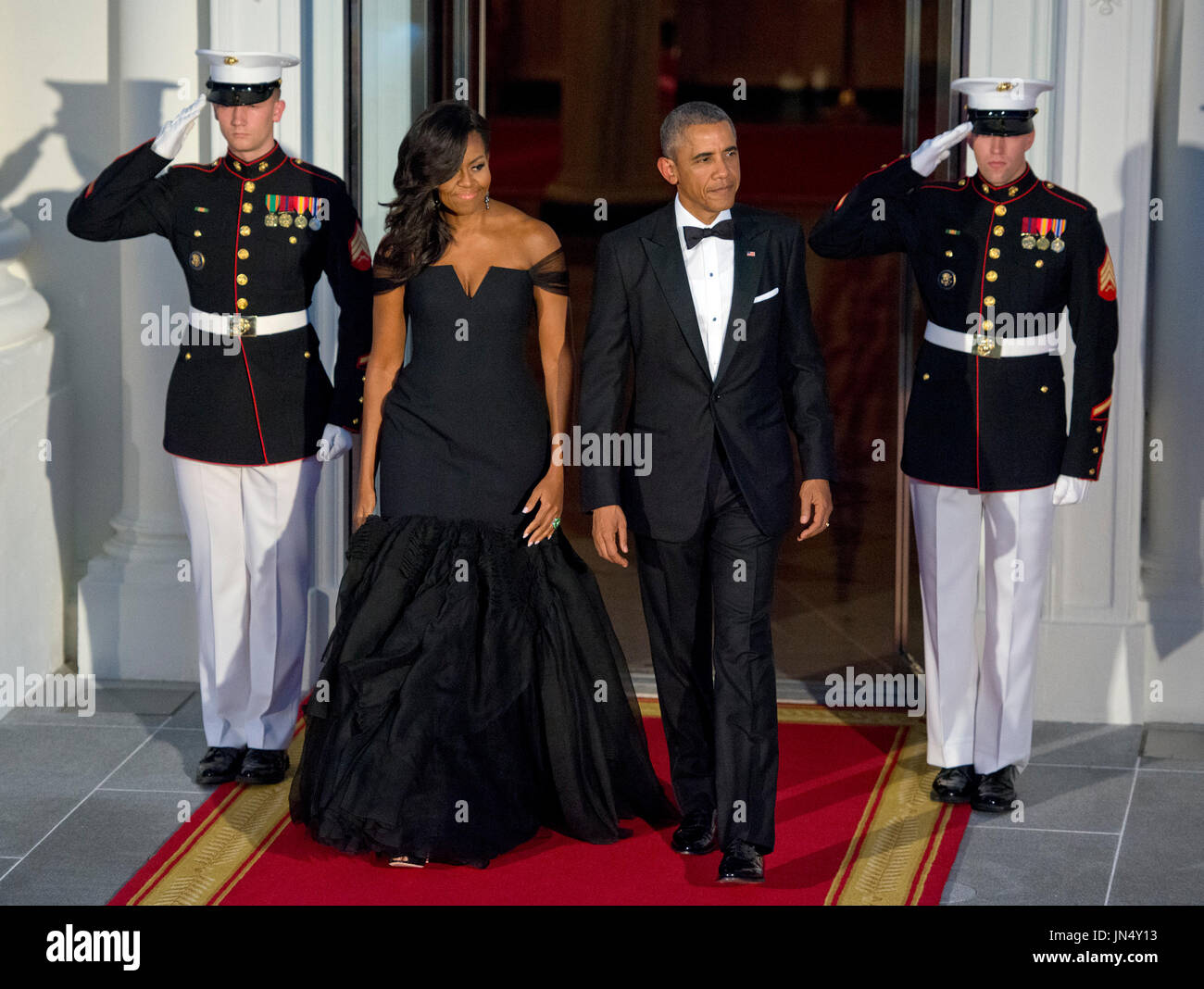 United States President Barack Obama and First Lady Michelle Obama walk ...