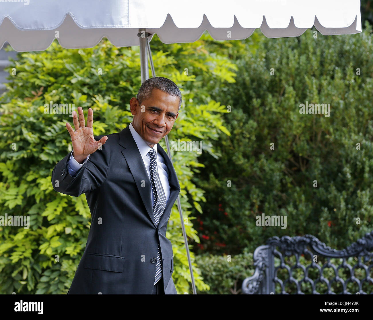 United States President Barack Obama waves while walking to board ...
