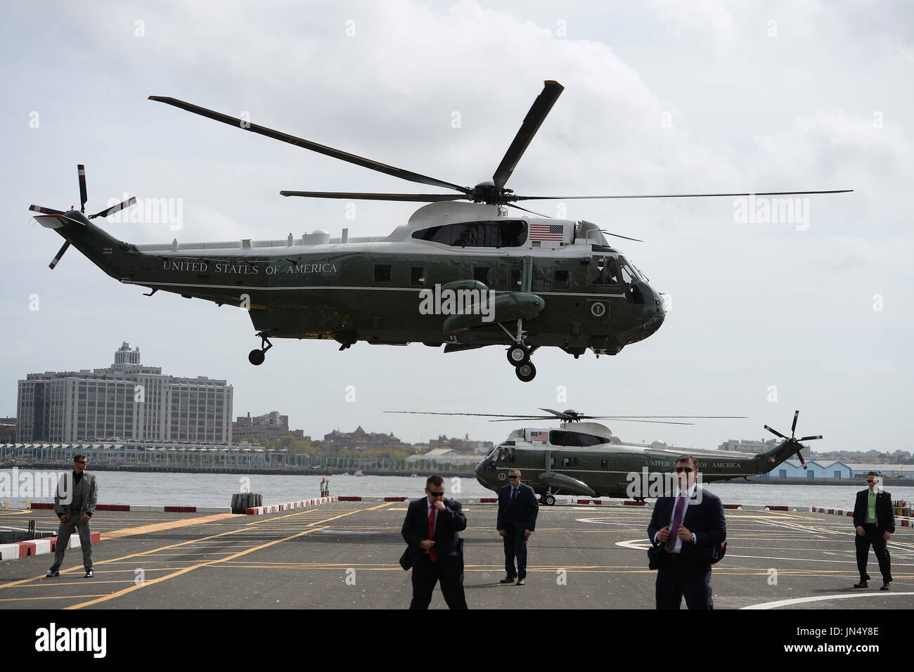 Marine One, with United States President Barack Obama and First Lady ...