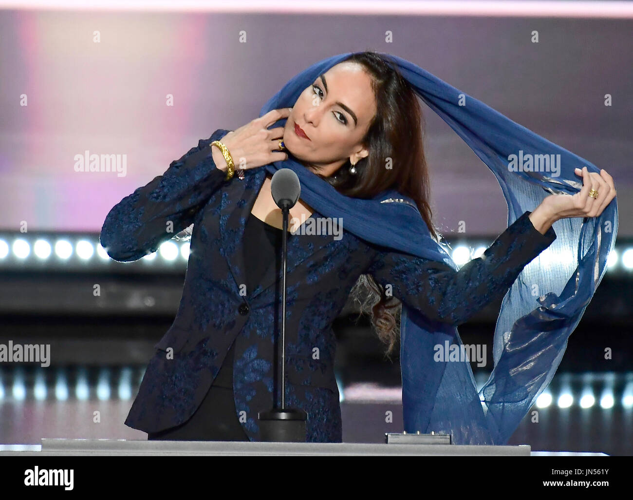 Harriet Dillon of SanFrancisco, California dons a scarf before ...