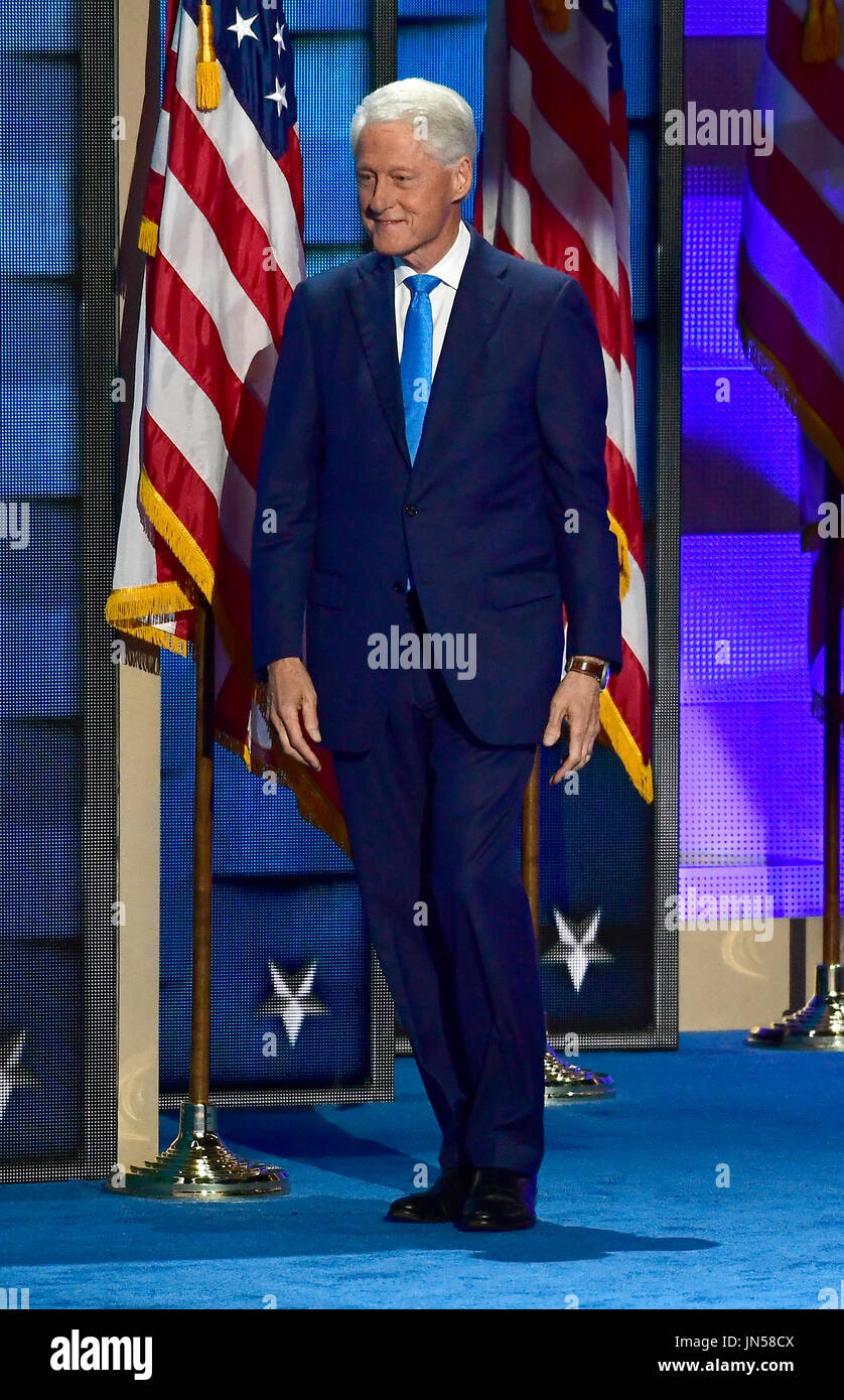 Former United States President Bill Clinton arrives to make remarks ...