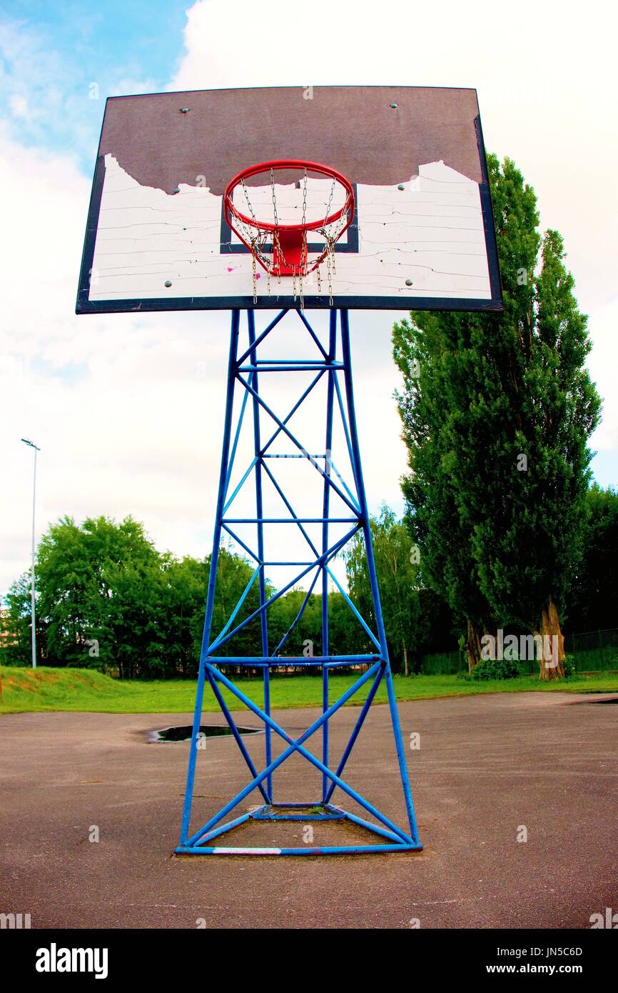 Broken basketball rim hi-res stock photography and images - Alamy