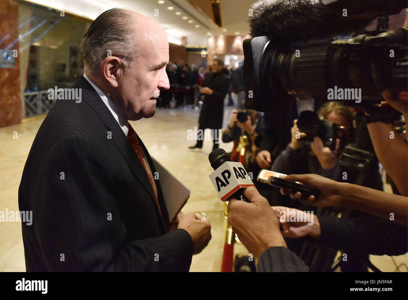 Former Mayor Rudy Giuliani (Republican of New York) speaks with members ...