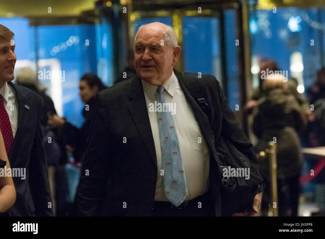 Former Governor George "Sonny" Perdue (Republican of Georgia) arrives ...