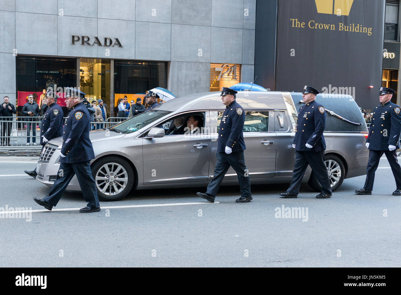 The hearse and honor guard for NYPD Detective Steven McDonald passes ...