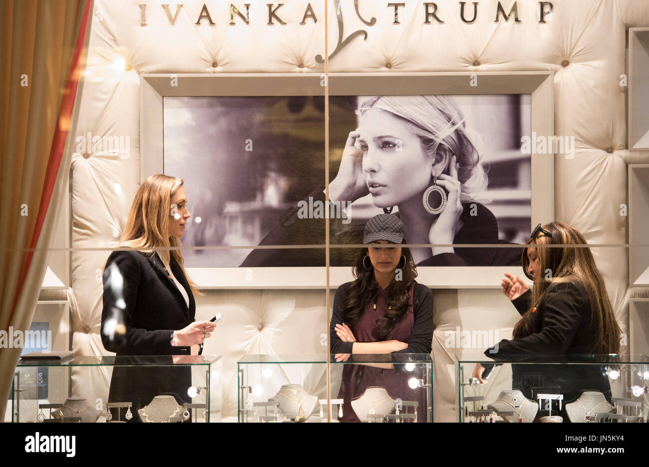 Lara Yunaska, L, Eric Trump's wife, in the Ivanka Trump boutique at ...