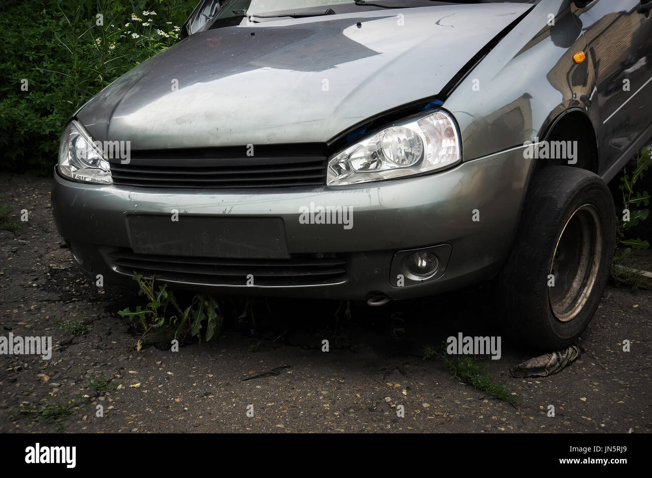 Old broken car. Destroyed after the car accident Stock Photo - Alamy