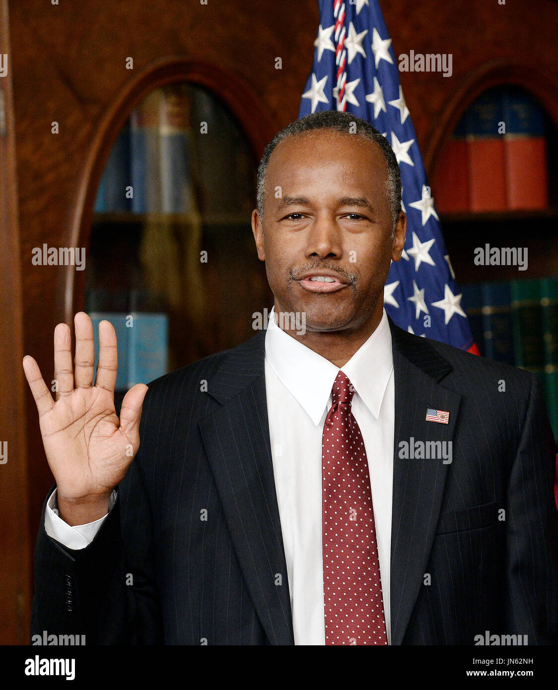 Dr. Ben Carson is sworn in to be United States Secretary of Housing and ...