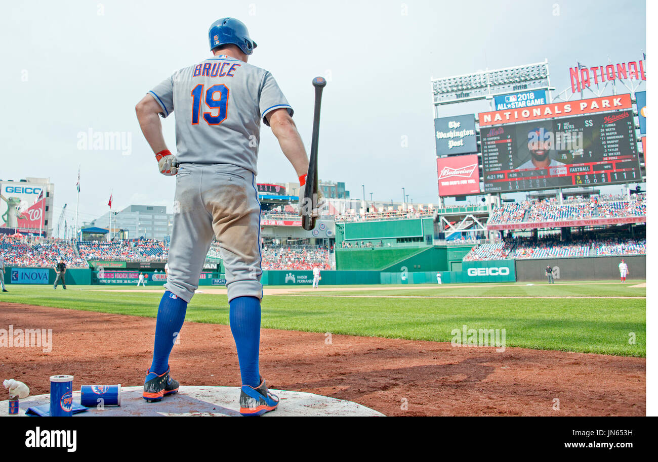 New York Mets right fielder Jay Bruce (19) prepares to bat in the ...