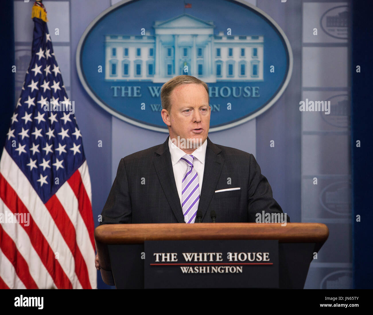 White House Press Secretary Sean Spicer participates in a briefing at ...