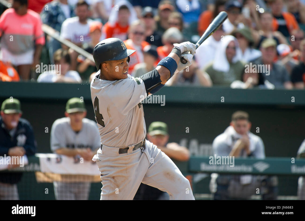 New York Yankees second baseman Starlin Castro (14) grounds to short ...