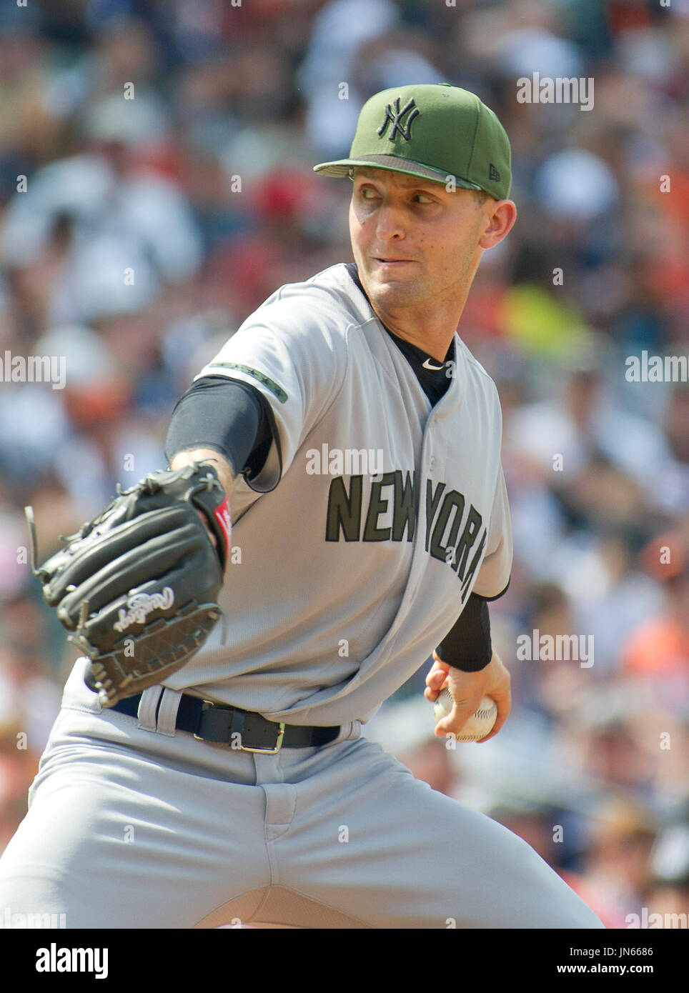 New York Yankees relief pitcher Chasen Shreve (45) pitches in the ...