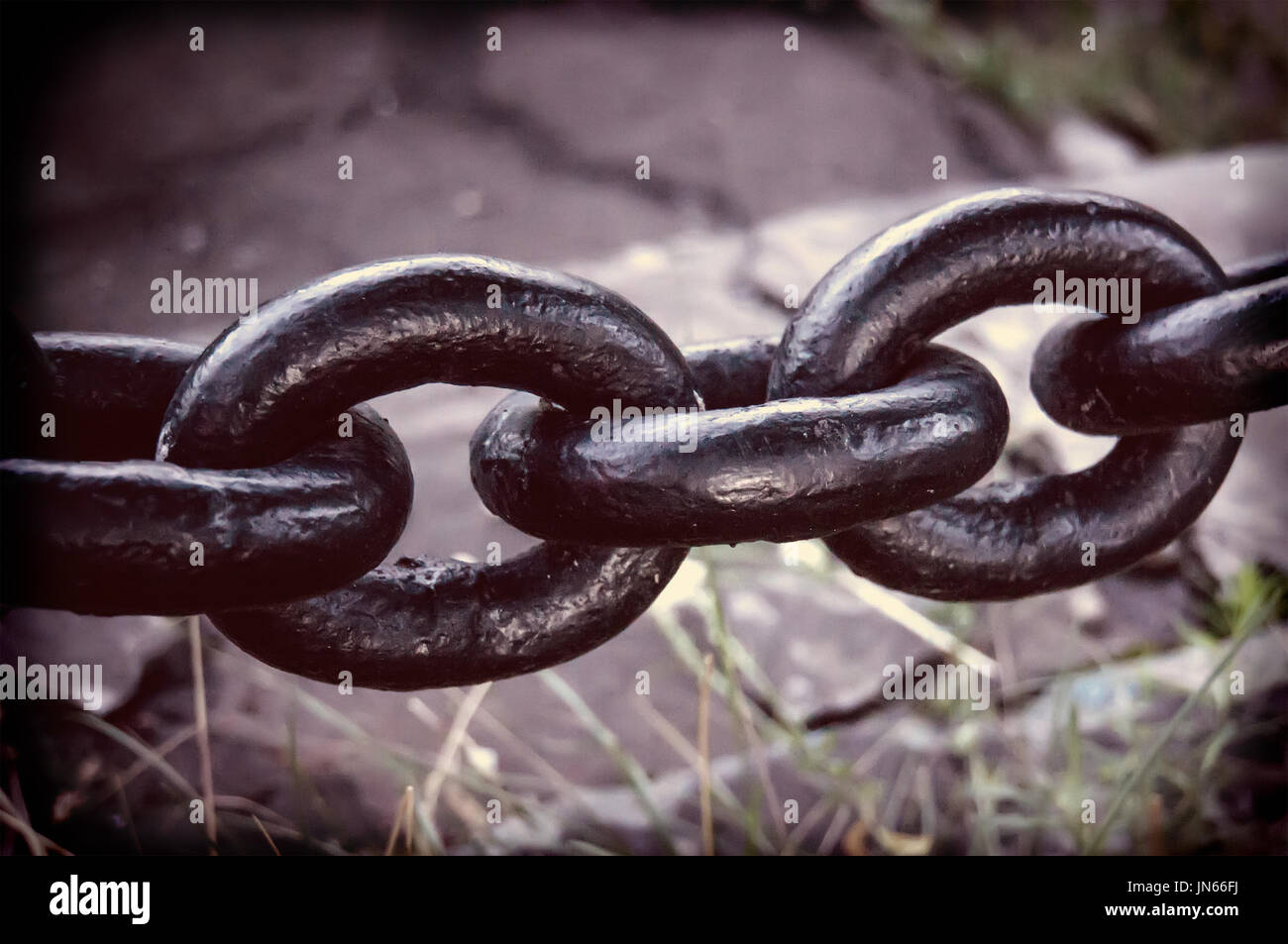 Black metal chain hi-res stock photography and images - Alamy