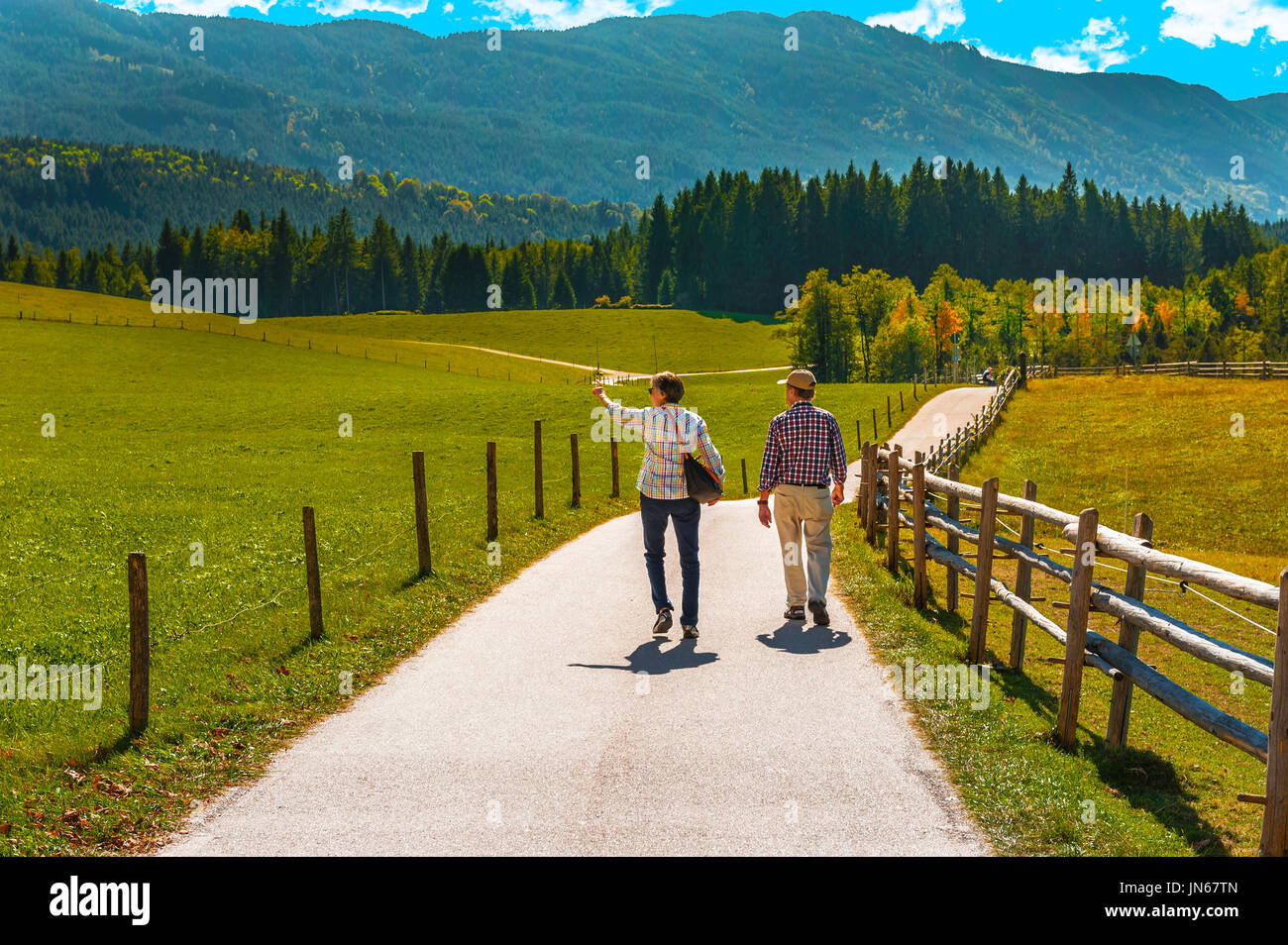 Sunny countryside walk hi-res stock photography and images - Alamy