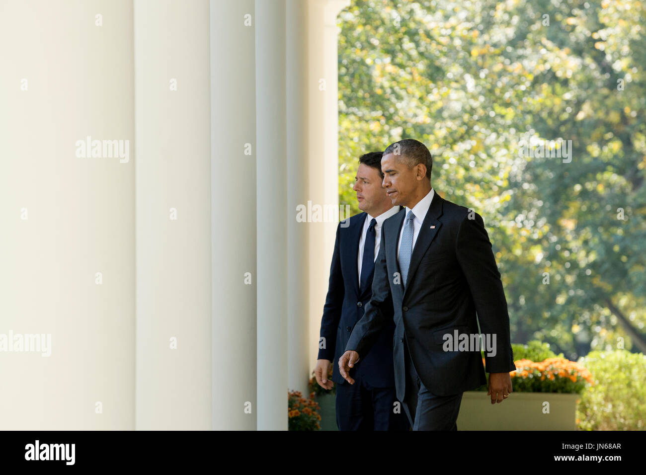 US President Barack Obama (R) and Italian Prime Minister Matteo Renzi ...