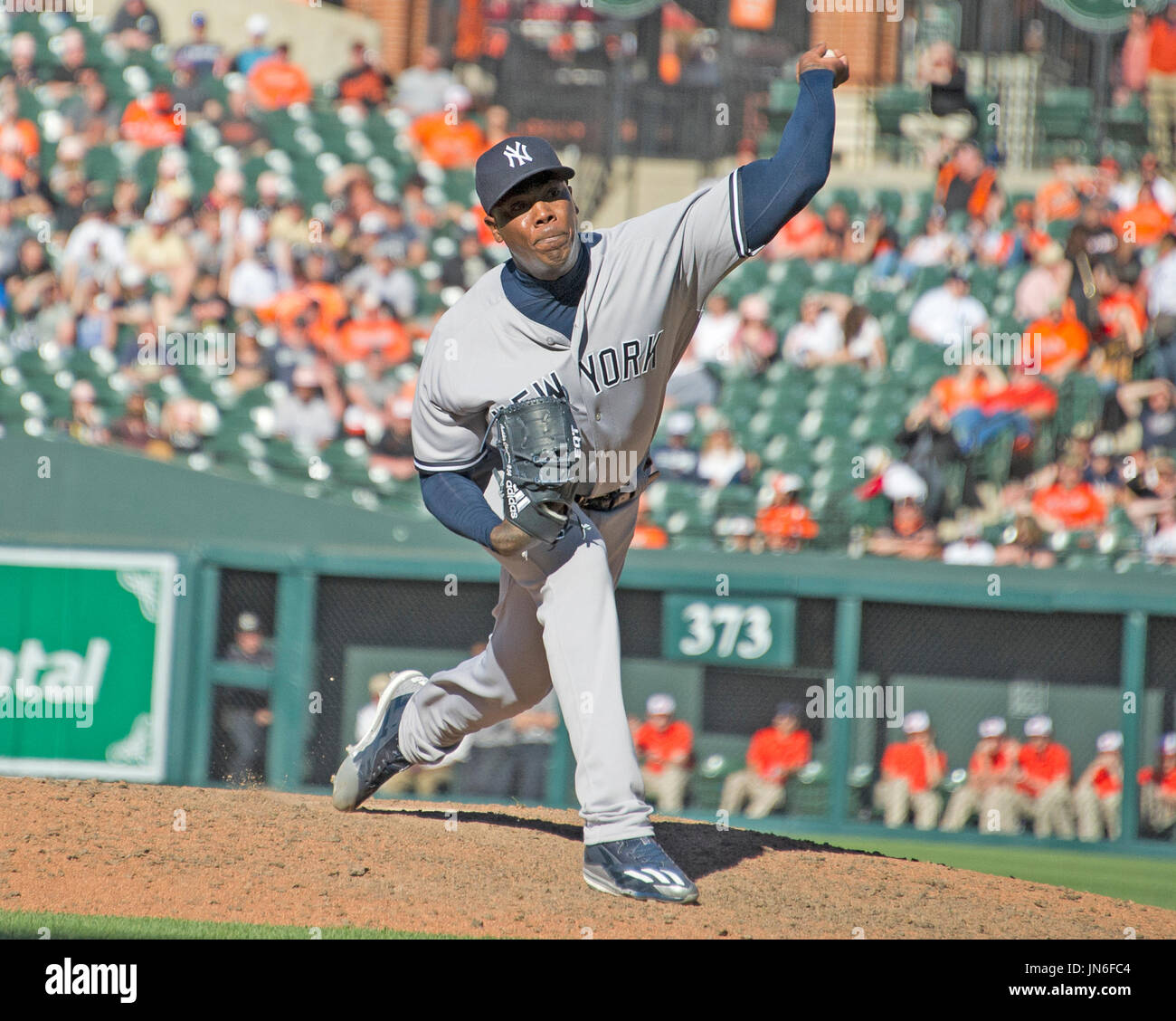 New York Yankees relief pitcher Aroldis Chapman (54) works a perfect ...