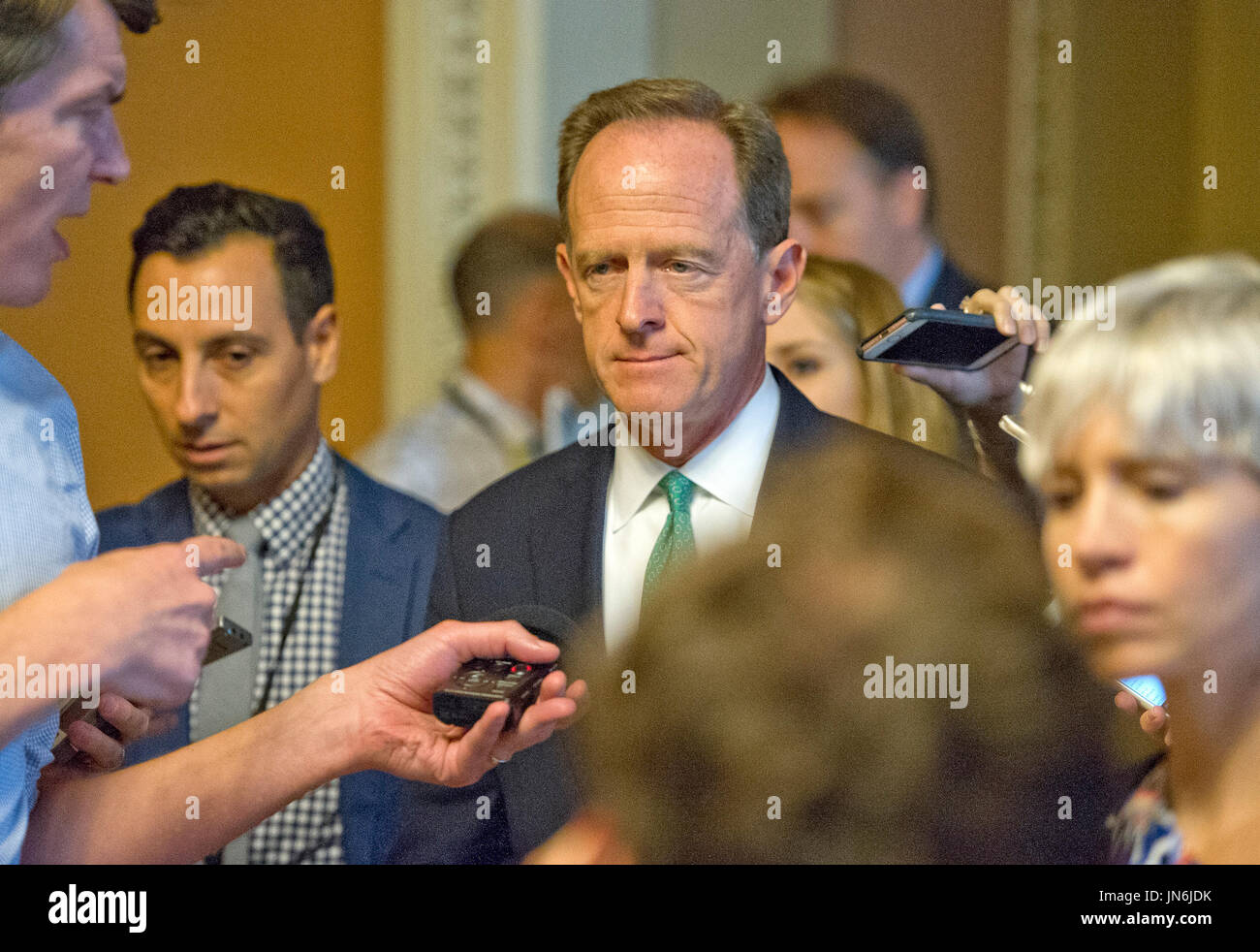 United States Senator Pat Toomey (Republican of Pennsylvania) speaks to ...
