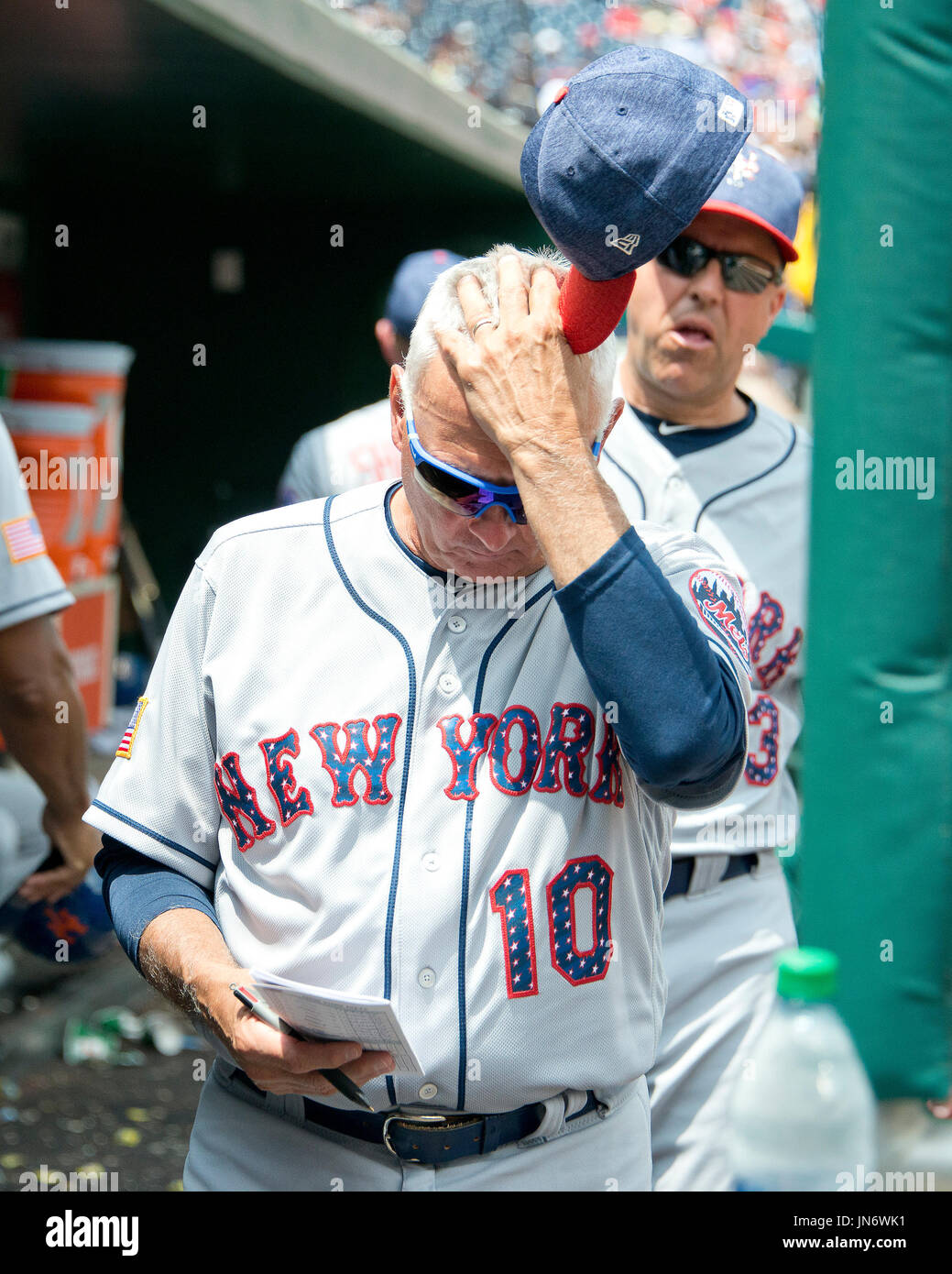 New York Mets manager Terry Collins (10) looks at his line-up card as ...